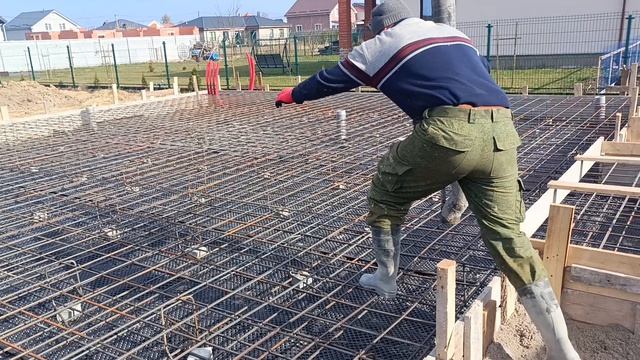 Заливка плитного фундаменте 400 мм в п. Заозерье по проекту «Богатырь», 2 этажа 174 м2