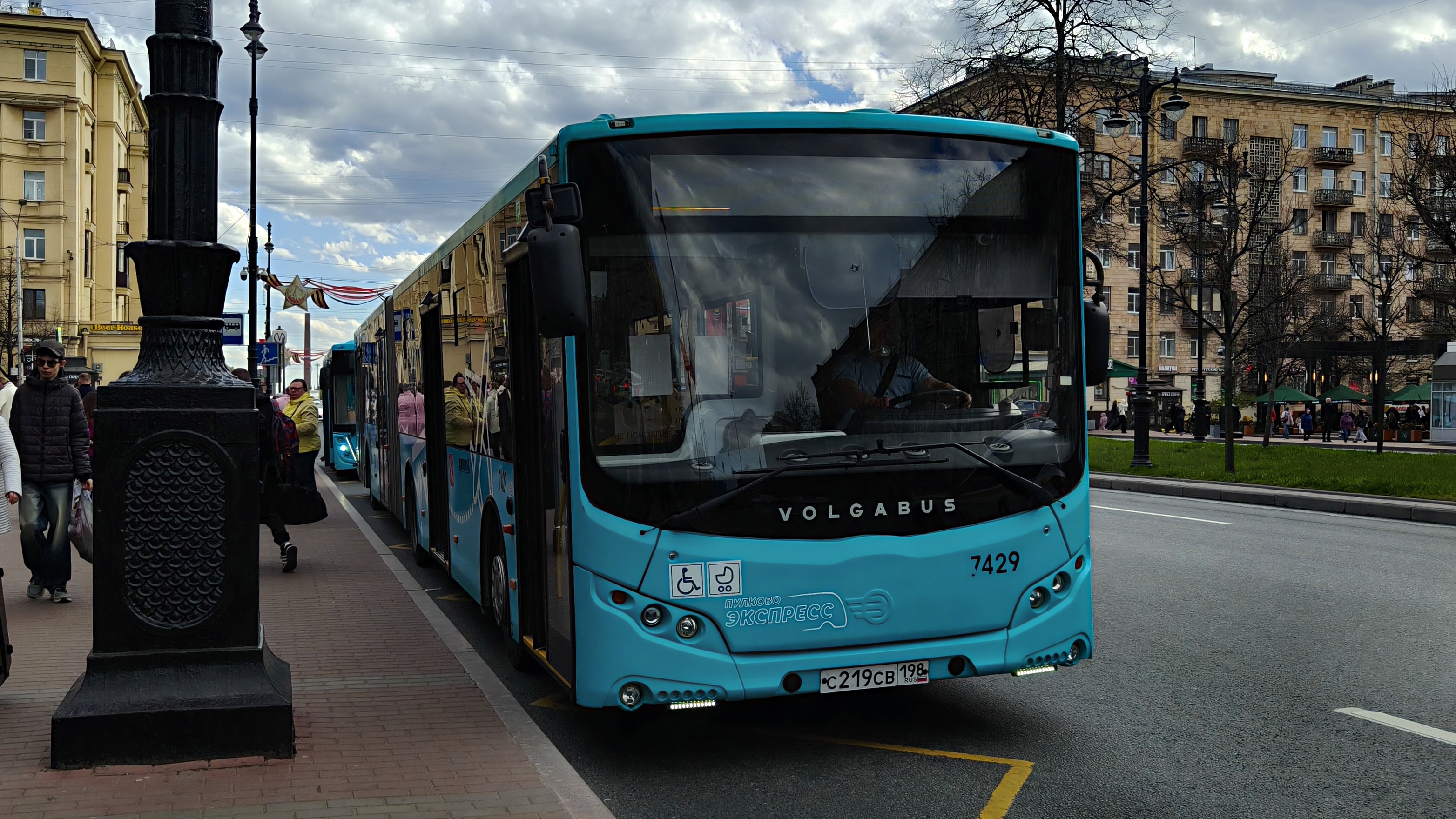 Поездка на автобусе 39Э экспресс-маршрут. Аэропорт Пулково - ст. метро Московская. 2026