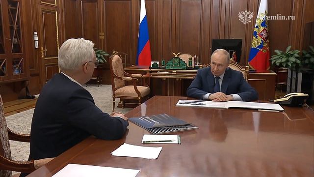 Владимир Путин встретился с генеральным директором ПАО «КАМАЗ» Сергеем Когогиным