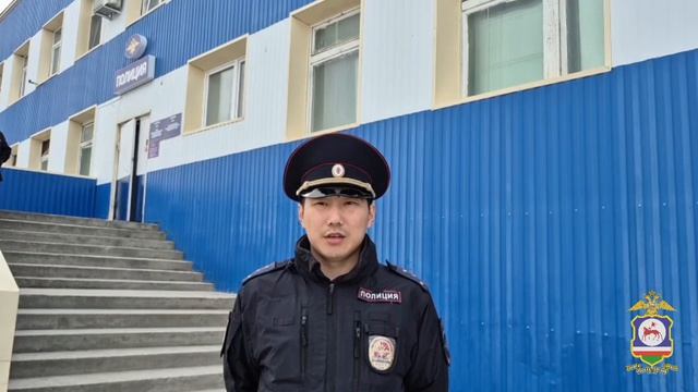 Полицейские Якутии вывели из горевшего в Покровске многоквартирного дома 27 взрослых и 10 детей