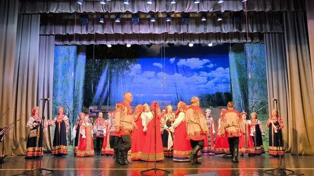 "По лужеченьку", Народный ансамбль песни и танца "У околицы"