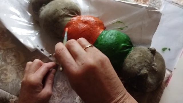 Гусеница из цемента (бетона) для садового декора своими руками