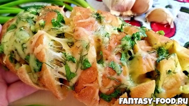 Батон с сыром и чесноком из слоёного теста