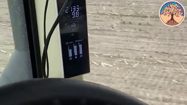 Трактор Zoomlion PQ2754 работает с полуоборотным плугом 7+1