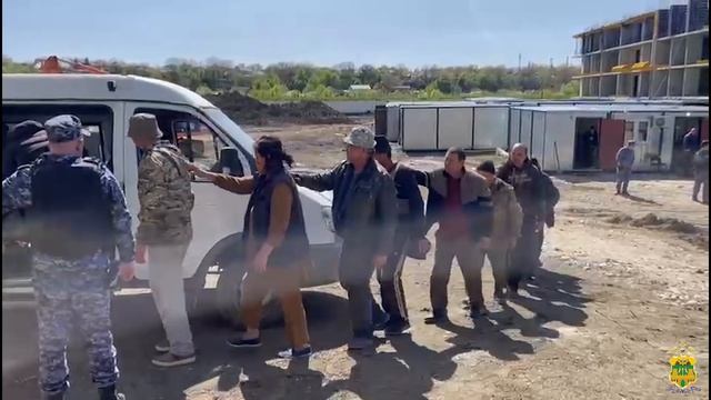 Полицейские выявили нелегальных мигрантов на стройке в Армавире