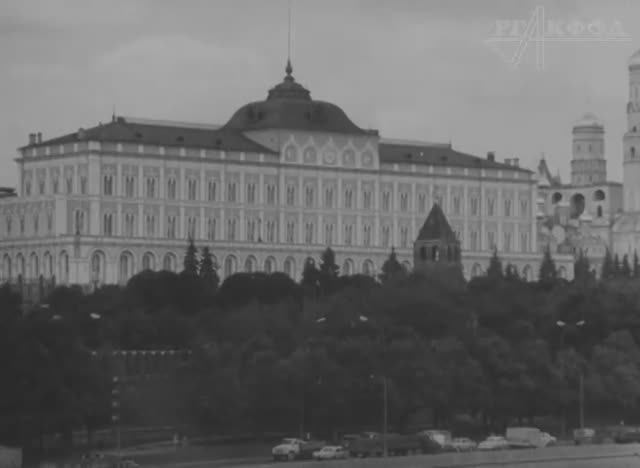 К/ф «Нам дорог мир» (1976 г.).