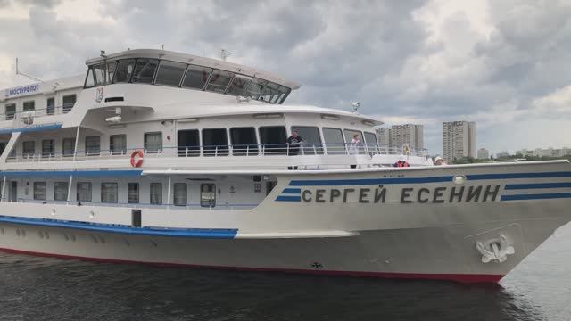 т/х СЕРГЕЙ ЕСЕНИН отправляется в рейс