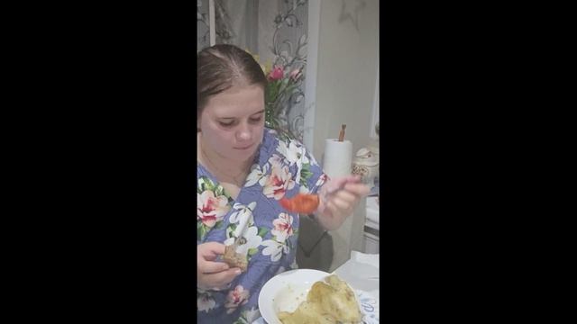 Гастрономическая симфония: Картошка с грибами, запеченной капустой и перцем , и солеными грибами