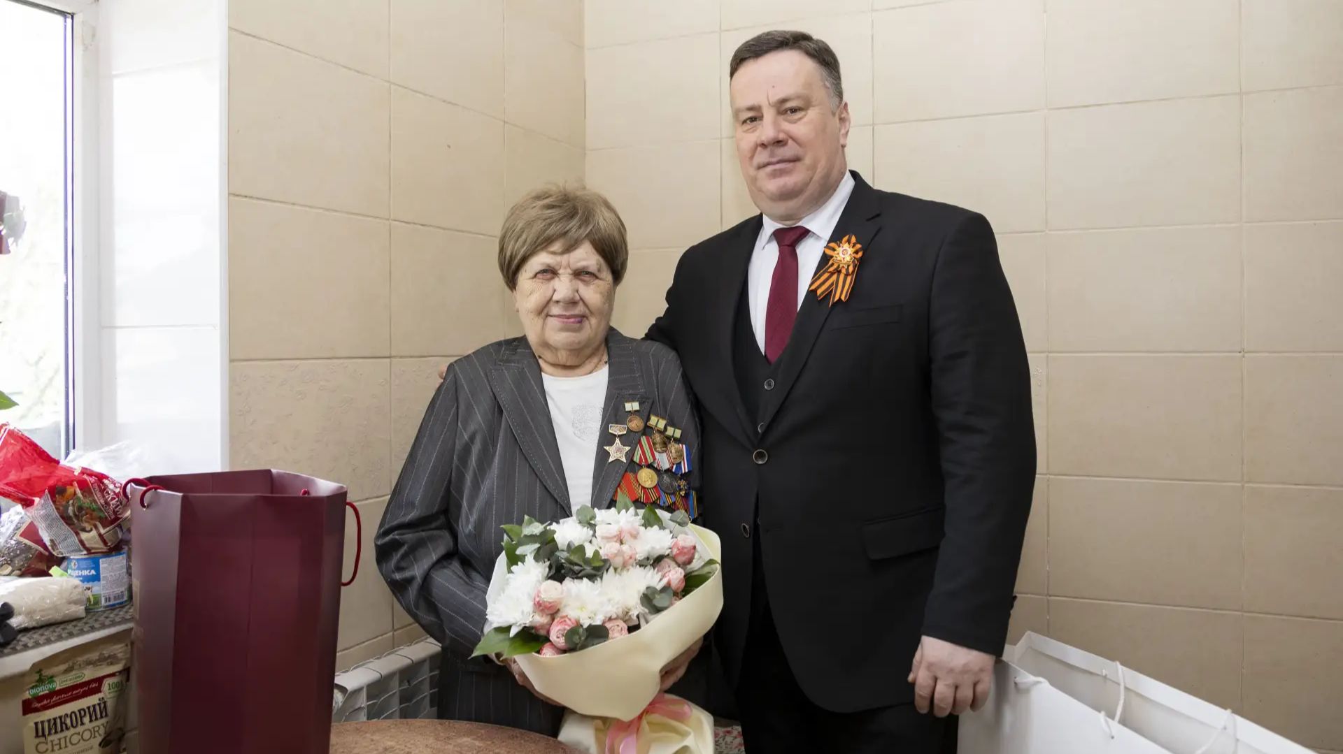 Константин Кузьмин поздравил ветеранов Великой Отечественной войны