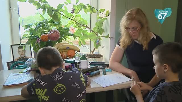 После гибели сына-героя на СВО смолянка подарила семью трём братьям из детского дома