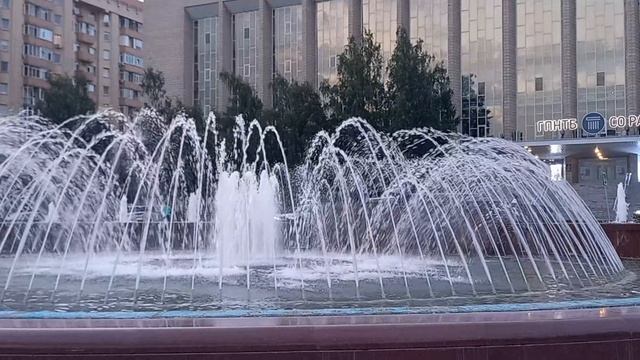 20230727_фонтан ГПНТБ