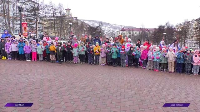 Магаданские детсадовцы и их воспитатели исполнили песню «Катюша» в честь наступающего Дня Победы