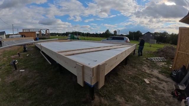 Сборка нижней платформы каркасного дома