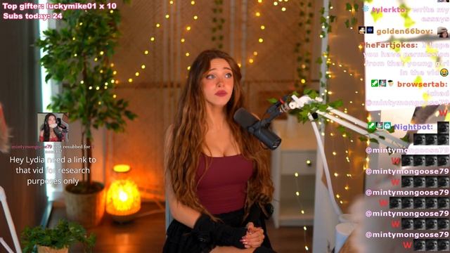 Lydiaviolet - 🫣 EXPOSING MY OLD VIDEOS UNTIL I HAVE 0 VIEWERS 😵 ч.1 - переводы на русский
