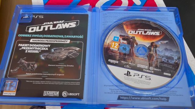 Распаковка диска с игрой StarWars Outlaws для PlayStation 5/5 Pro