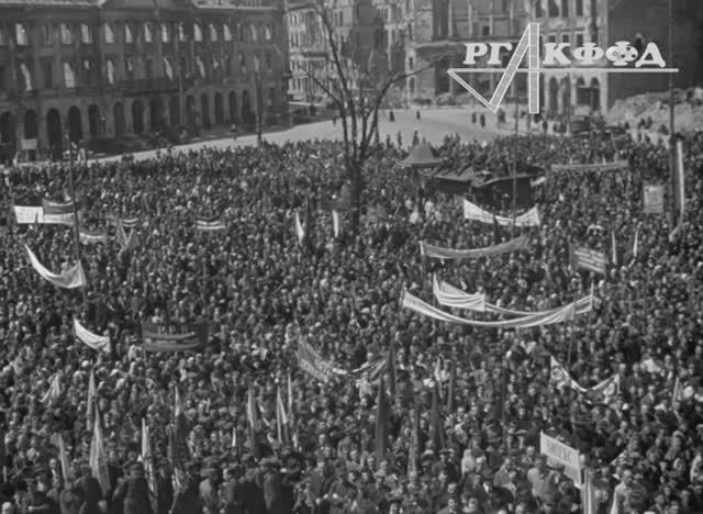 К/ф «В День Победы» (1945 г.).
