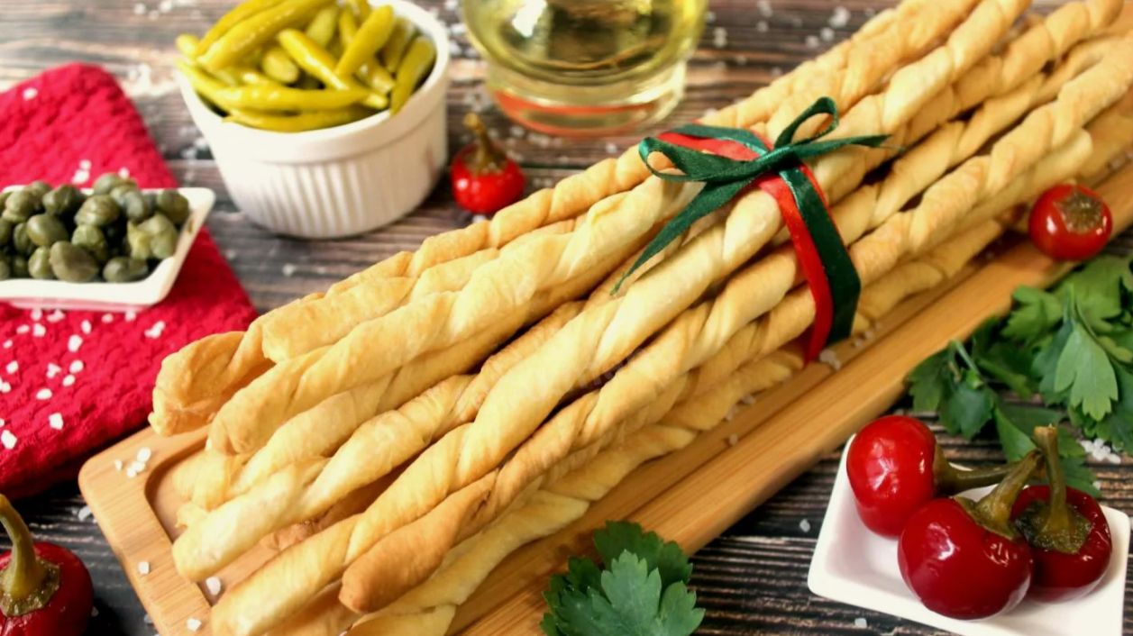 Томатные хлебные палочки.