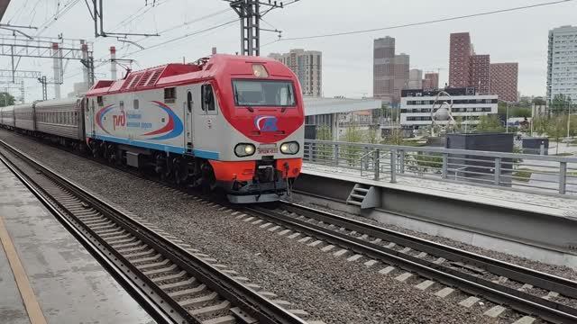Электровоз ЭП2К-032 (ТЧЭ-8) со скорым поездом № 119А Санкт-Петербург — Белгород.