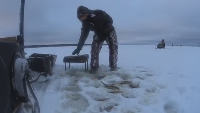 СЕГОДНЯ ЛОВЯТСЯ СОЛИДНЫЕ КОРЮХА! РЫБАЛКА НА МОТОБУКСИРОВЩИКЕ ПО БЕЛОМУ МОРЮ!