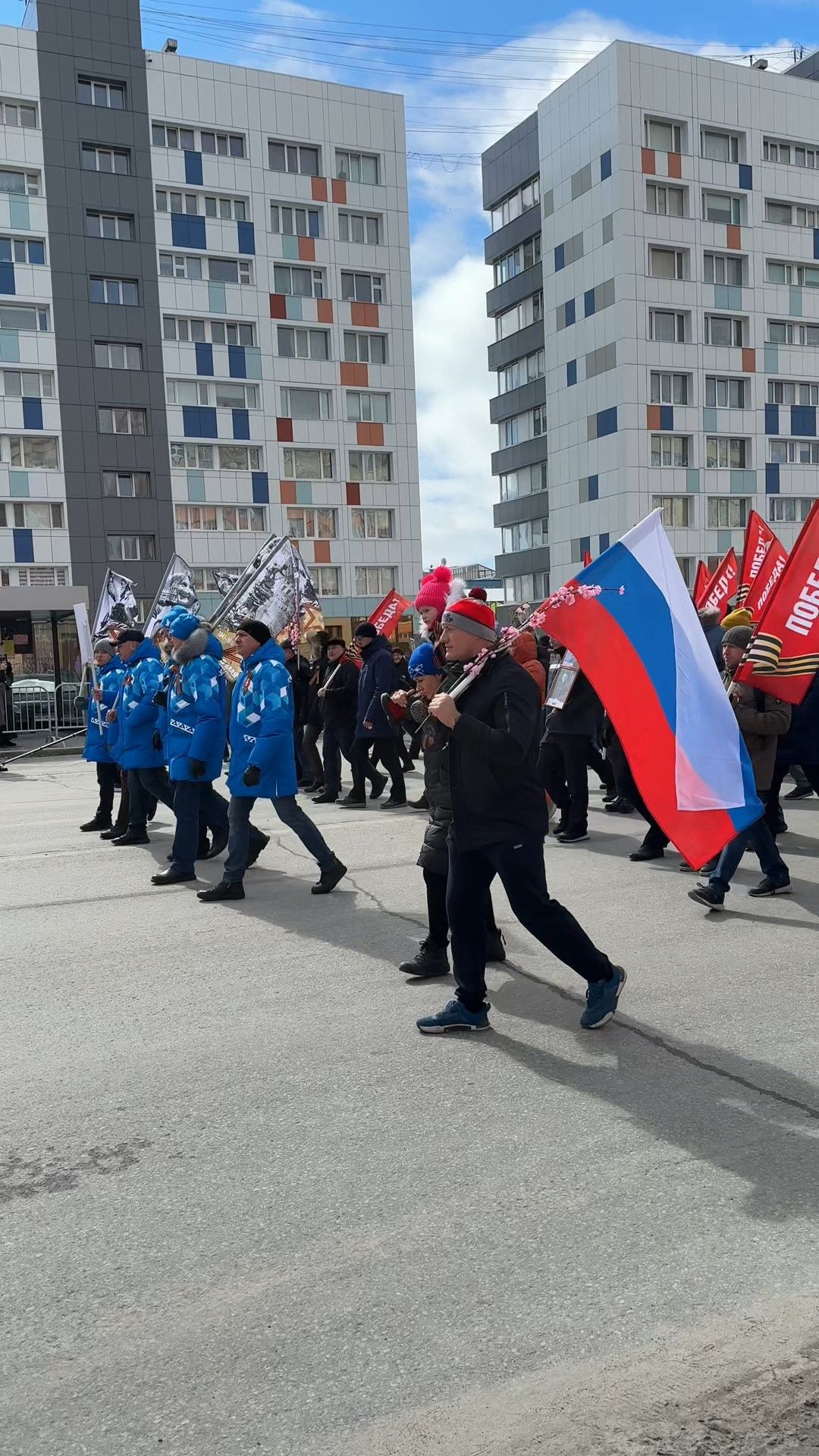 День Победы в Новом Уренгое. Работники «Газпром добыча Ямбург» в едином строю и порыве