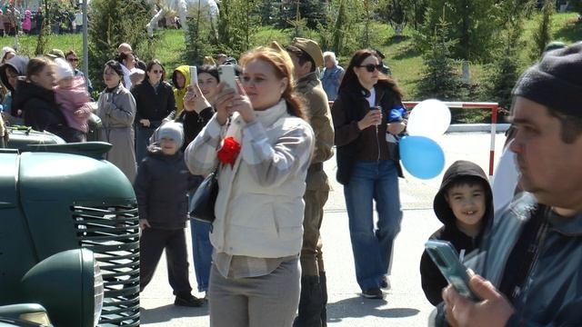 Полевая кухня, танки и 15 лип