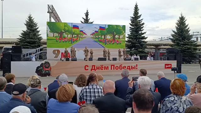 Выступление детского коллектива на концерте