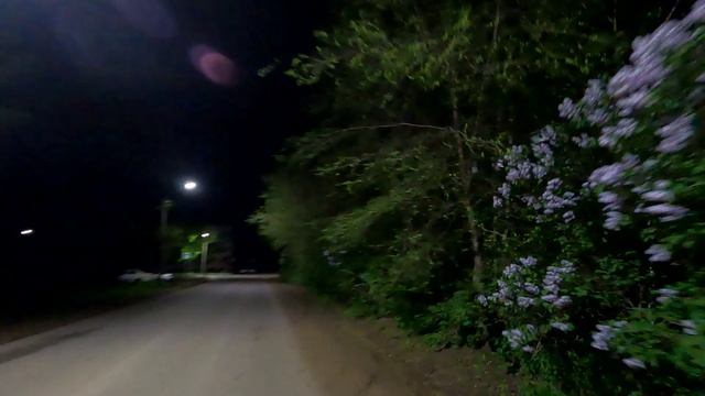 По ночной улице.😊