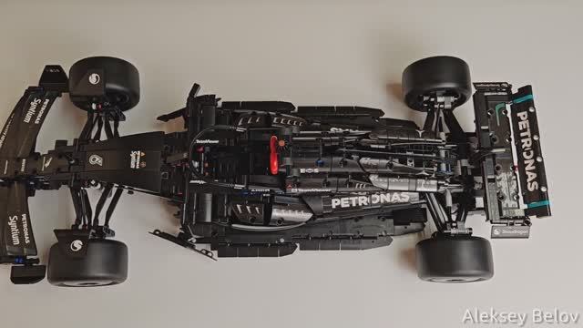 Полное видео сборки LEGO Mercedes-AMG F1 W14 E Performance
