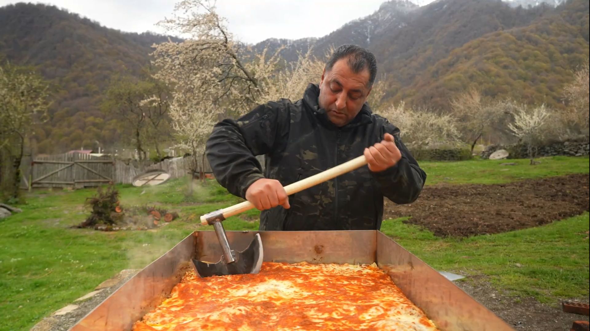 Вкуснейшая сырная лазанья. Готовим на природе.