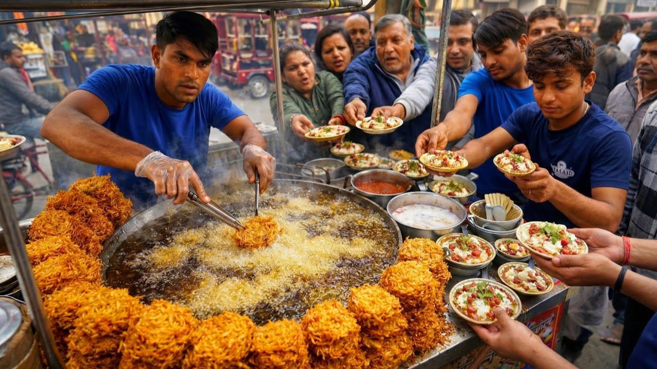 Уличная еда Golden Lachcha Tikki  Настройка и продажа полной корзины в Дели