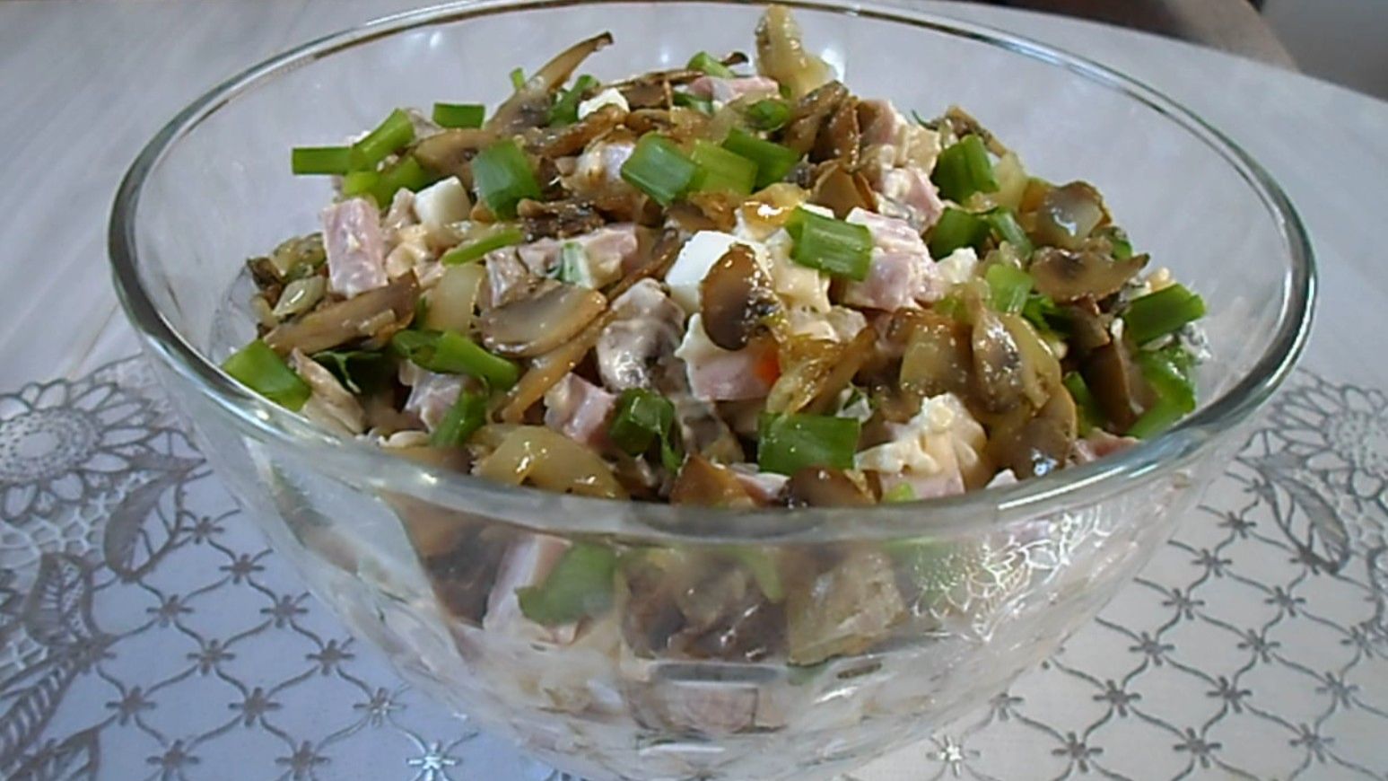 Салат с ветчиной и сыром