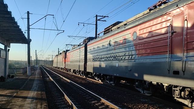 Электровоз ВЛ11М-433 с перегоняемыми локомотивами (хвостовой ВЛ11.8-708)