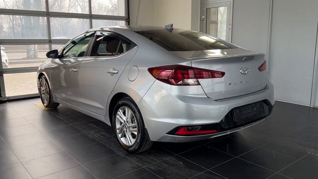 Автомобиль Hyundai Elantra в автосалоне Аврора в Ростове-на-Дону (7826)