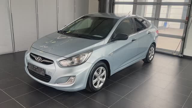 Автомобиль Hyundai Solaris в автосалоне Аврора в Ростове-на-Дону (0942)