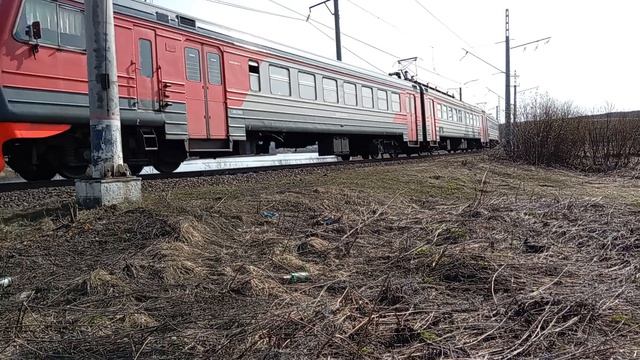 Электричка Кандалакша-Мурманск проезжает мимо