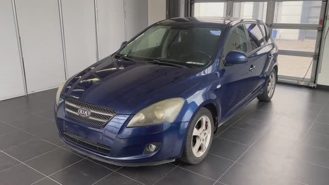 Автомобиль Kia Ceed в автосалоне Аврора в Ростове-на-Дону (3970)