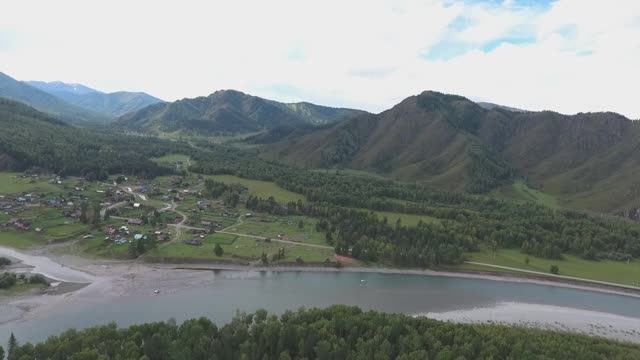 Республика Алтай, Усть-Коксинский район, поселок Мараловодка. Река  Катунь.  Встреча с друзьями.