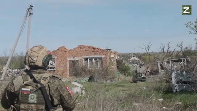 Сапёры применили наземный роботизированный технический комплекс "Курьер"