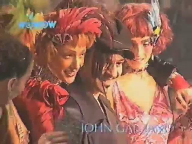 Показ женской коллекции John Galliano осень-зима 1998-1999. Часть 2.