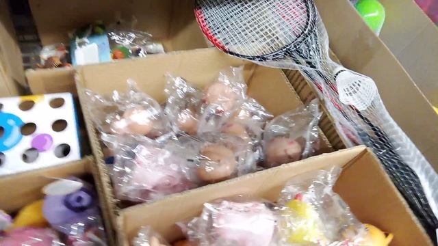Снова пришёл в магазин чижик показать вам новые товары. Очень интересный выбор на любой вкус и цвет.
