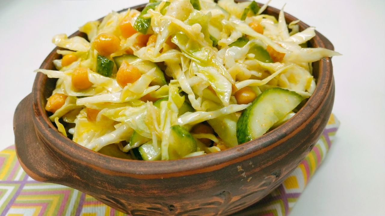 Весенний хруст: капуста🥬, нут и огурец🥒. Это ЛУЧШИЙ рецепт салата🥗 - идеальное сочетание!
