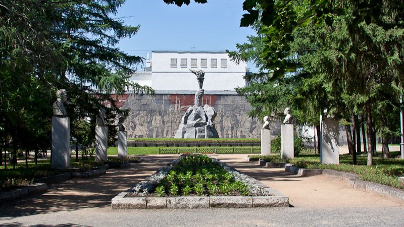 Сквер героев Революции