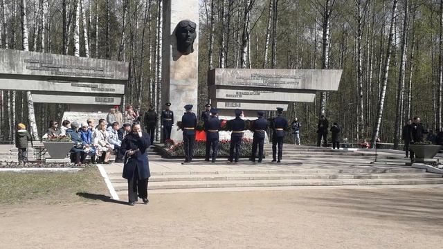 Санкт-Петербург. День Победы. Парк Сосновка. Возложение цветов.