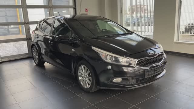 Автомобиль Kia Ceed в автосалоне Аврора в Ростове-на-Дону (4581)