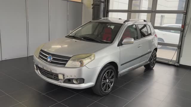 Автомобиль Geely MK Cross в автосалоне Аврора в Ростове-на-Дону (9816)