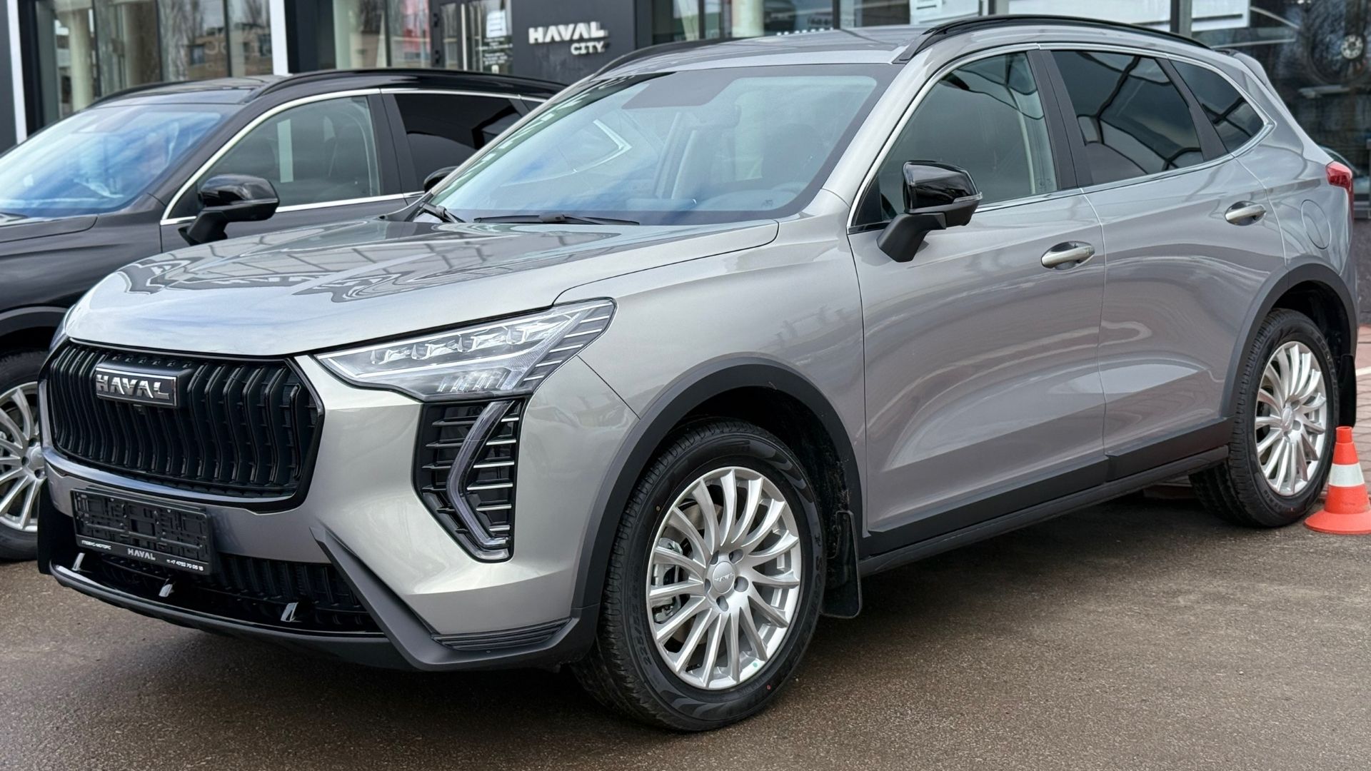 HAVAL Jolion в комплектации Премиум серый салон черный
