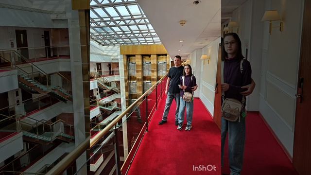 В поезде, номер и завтрак в отеле, улицы Москвы