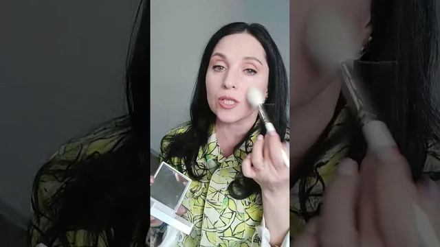 Игра на контрастах от Мирра: 3239. Бальзам для коррекции овала лица, 3019. Аква-спрей освежающий
