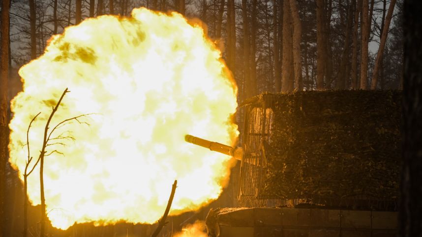 Экипажи танков успешно уничтожают опорники ВСУ. Лучшее видео из зоны СВО
