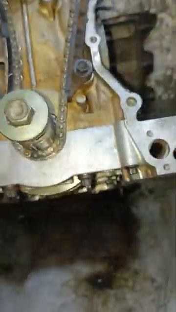 Установочные метки цепи ГРМ на Suzuki Every с двигателем объёмом 660 куб. см ( модель R06A)